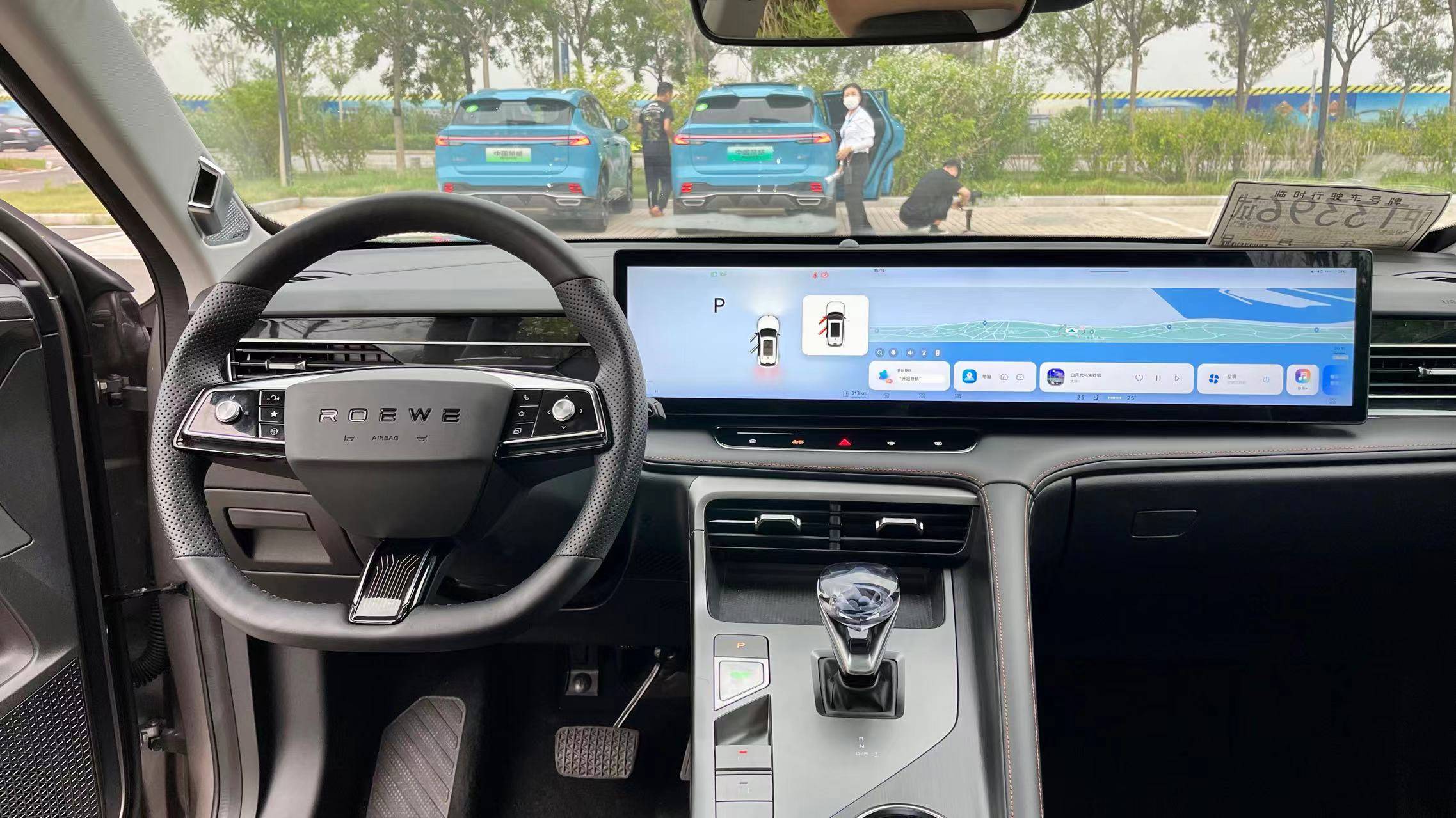 路咖汽车网-10万级SUV就有27寸4K屏，试驾第三代荣威RX5