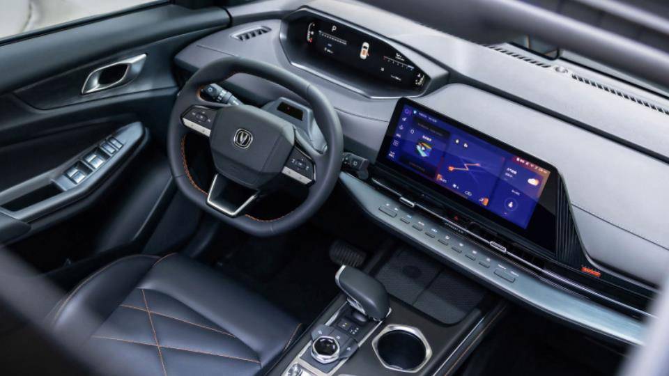 路咖汽车网-12.59万元！长安CS55PLUS风暴灰限量版上市，专属哑光灰车色要火？