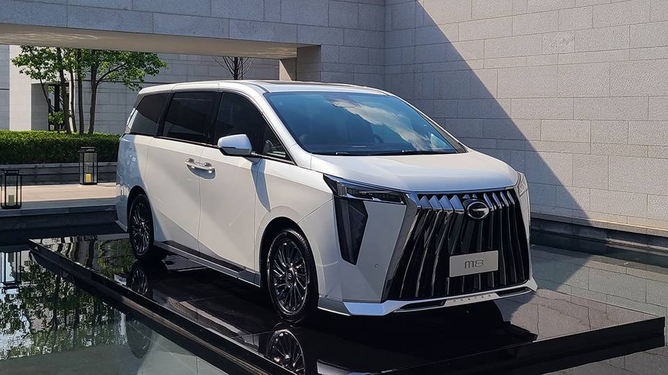 路咖汽车网-传递东方美学体验的豪华MPV，传祺M8宗师系列售价26.98万元起