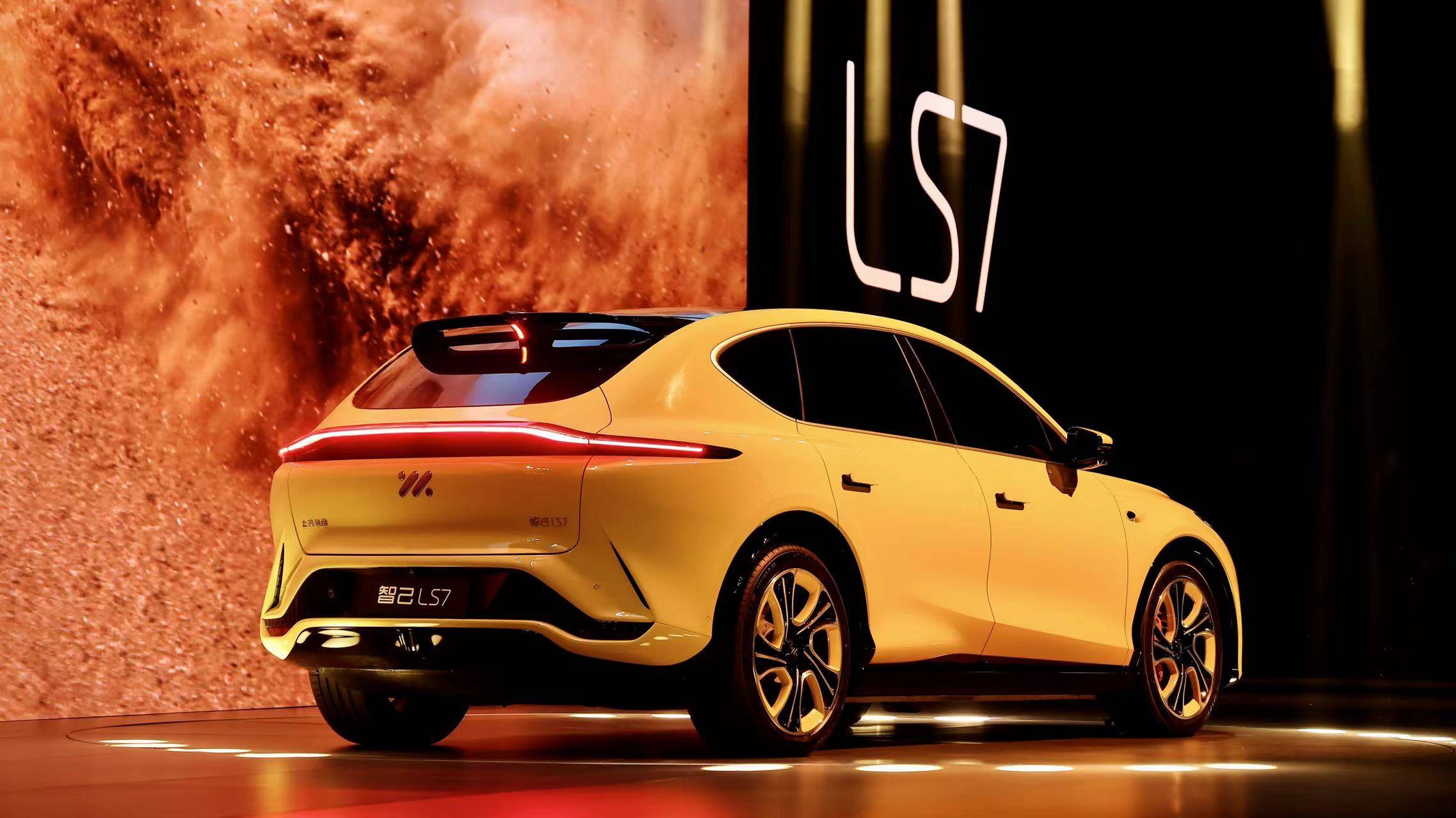 路咖汽车网-中大型豪华SUV，智己LS7开启全国预售，价格区间35万元-50万元